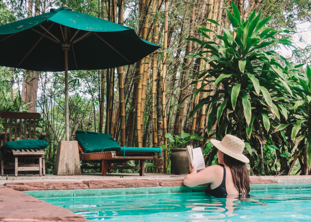 Swem in ’n swembad met uitsig - Wêreldwyd