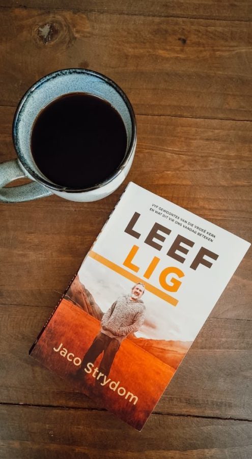 Resensie: Leef Lig deur Jaco Strydom - Wêreldwyd