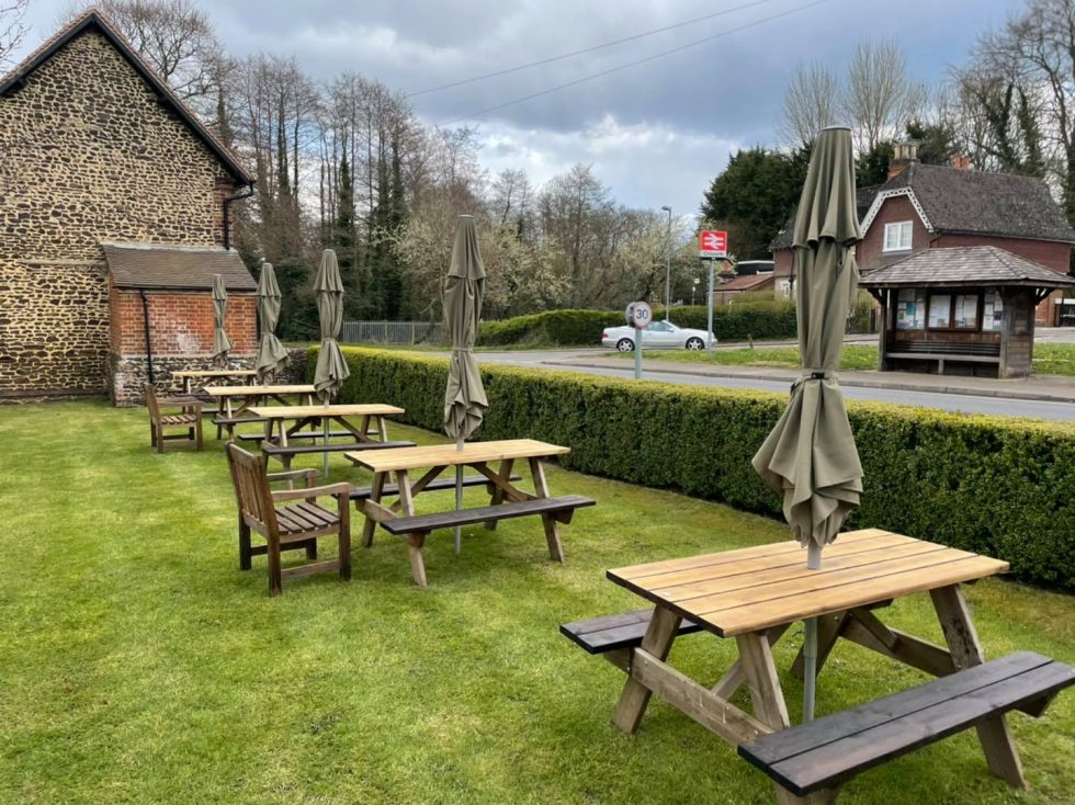 Onderneming in die Kollig: The Percy Arms – Chilworth - Wêreldwyd